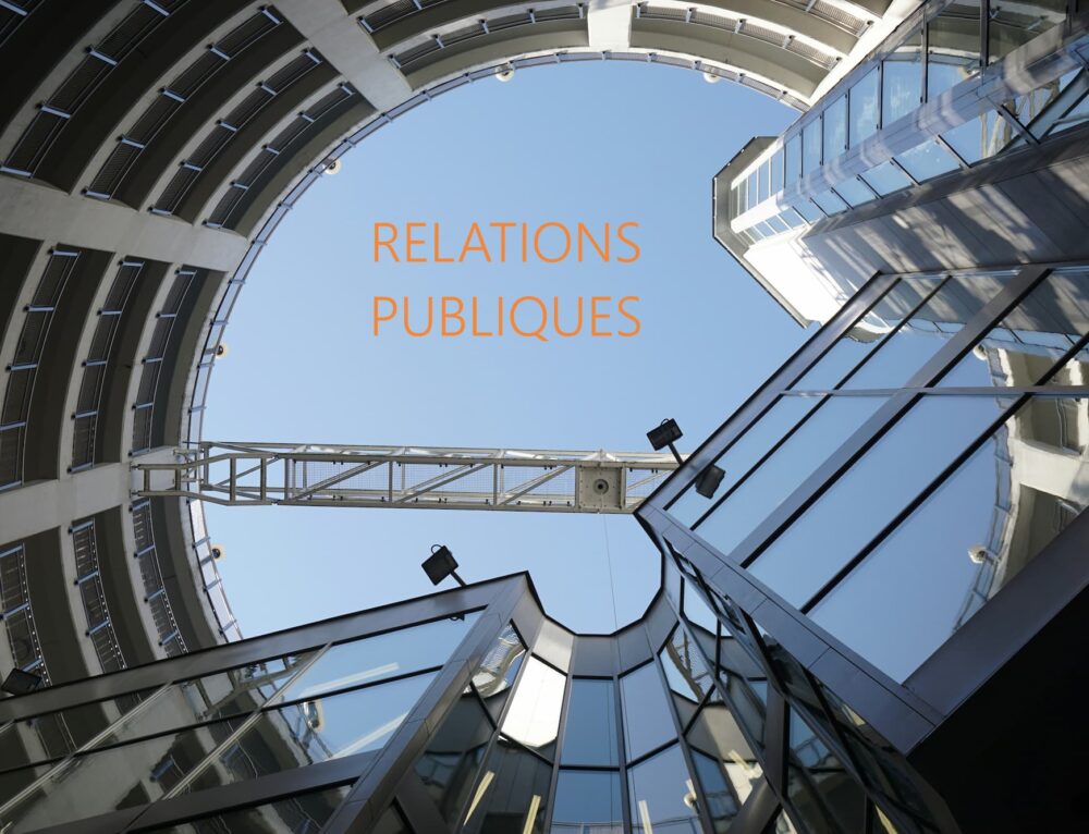 Relations publiques et communication multimédia : le concept